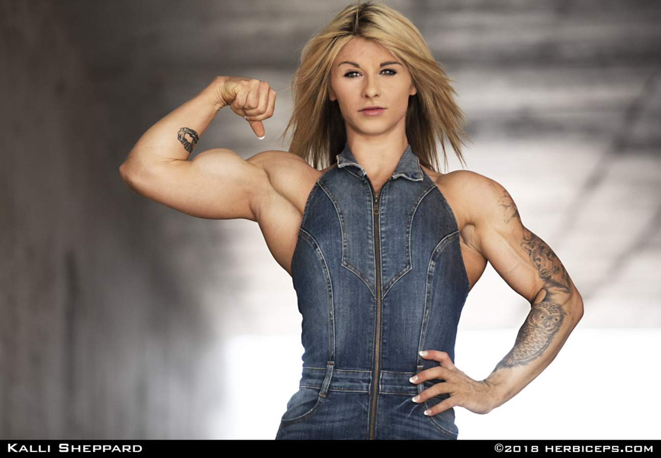 Female Muscle Videos and Photos - HerBiceps