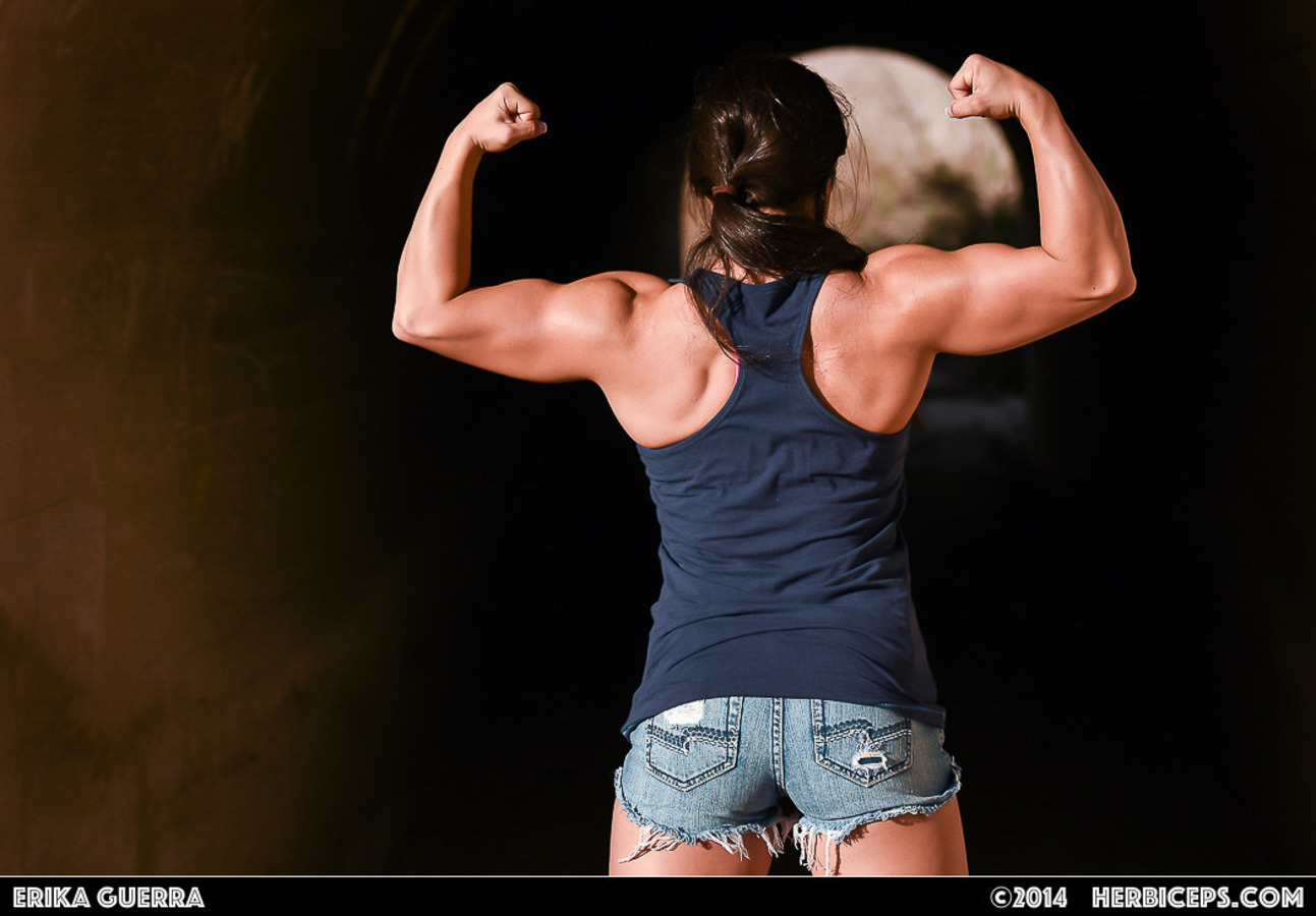Female Muscle Videos and Photos - HerBiceps