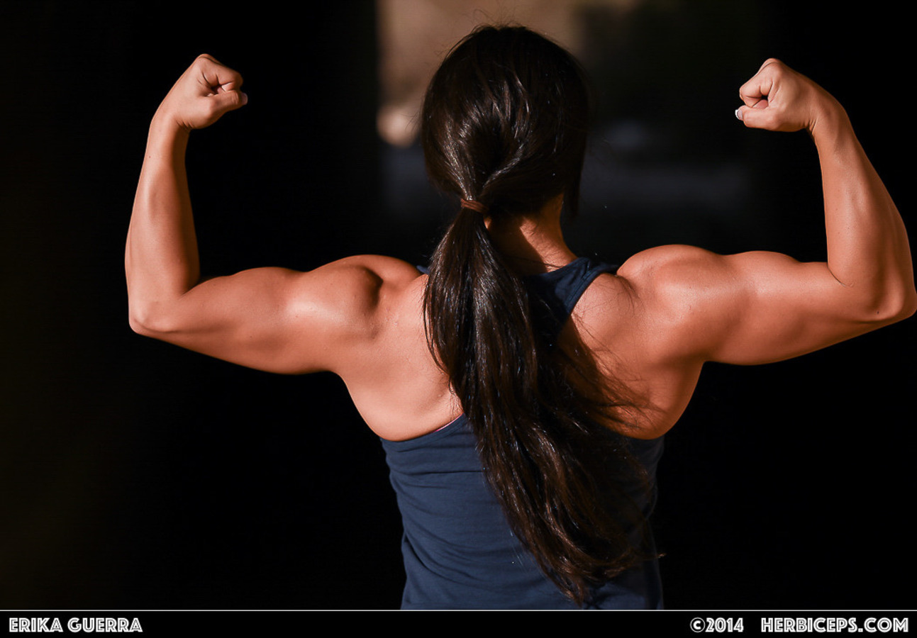 Female Muscle Videos and Photos - HerBiceps