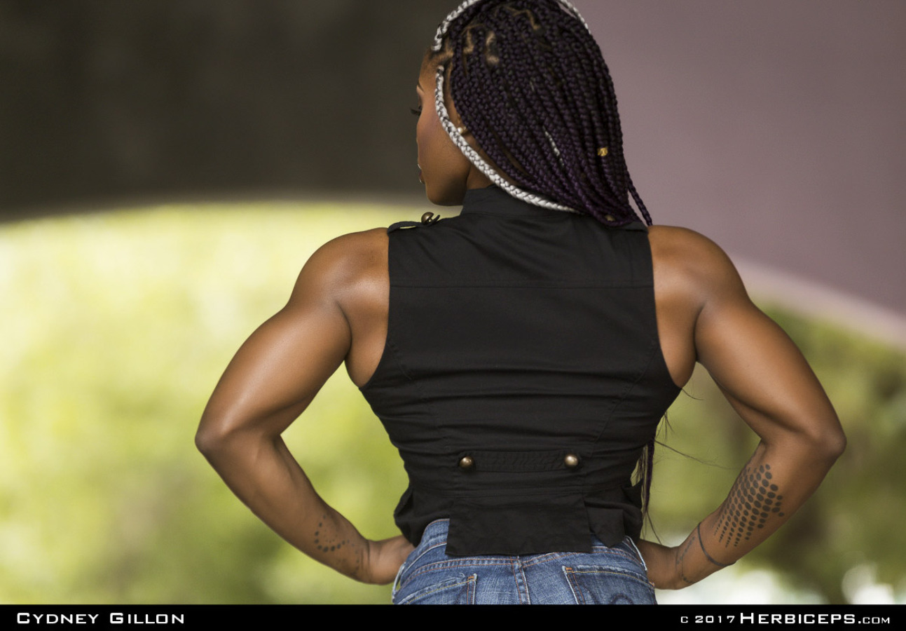 Female Muscle Videos and Photos - HerBiceps