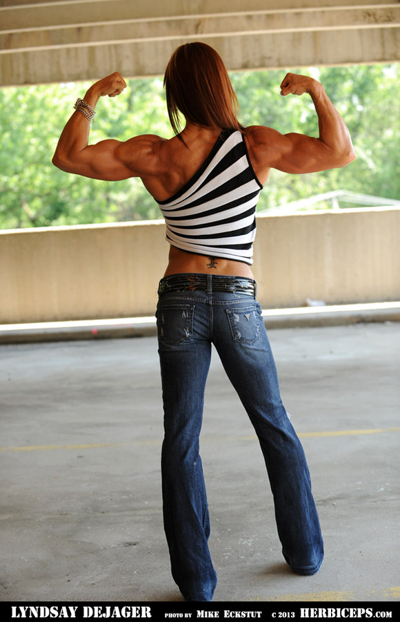 Female Muscle Videos and Photos - HerBiceps