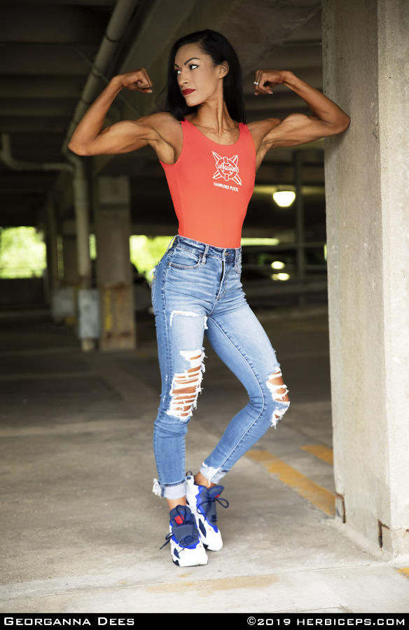 Female Muscle Videos and Photos - HerBiceps