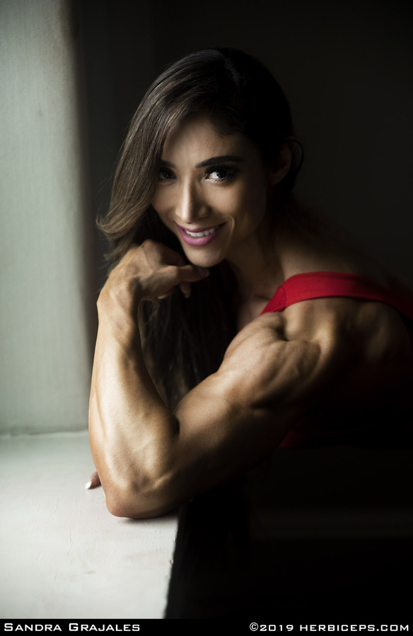 Female Muscle Videos and Photos - HerBiceps