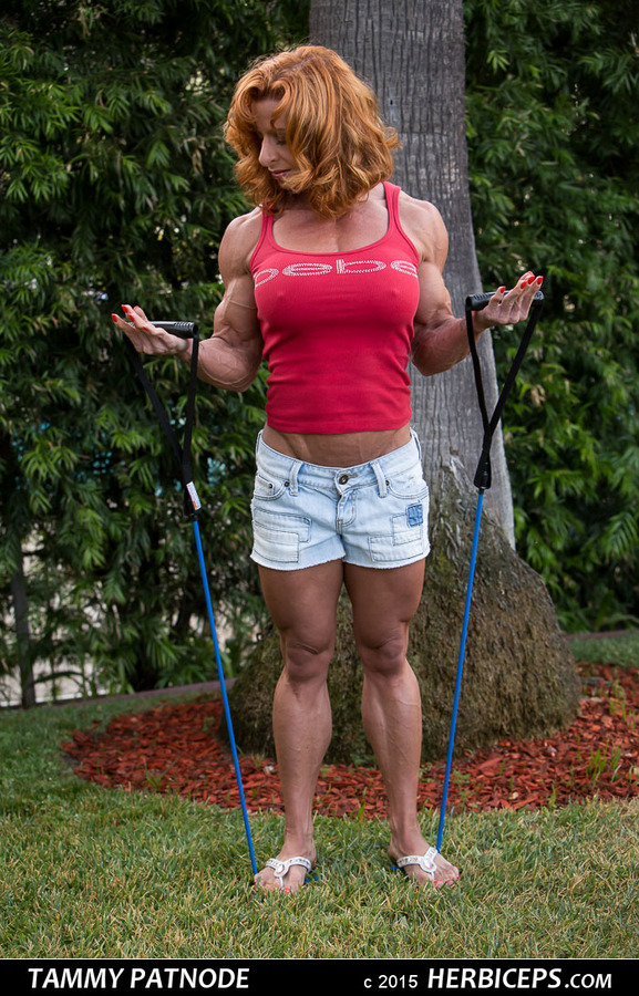 Female Muscle Videos and Photos - HerBiceps