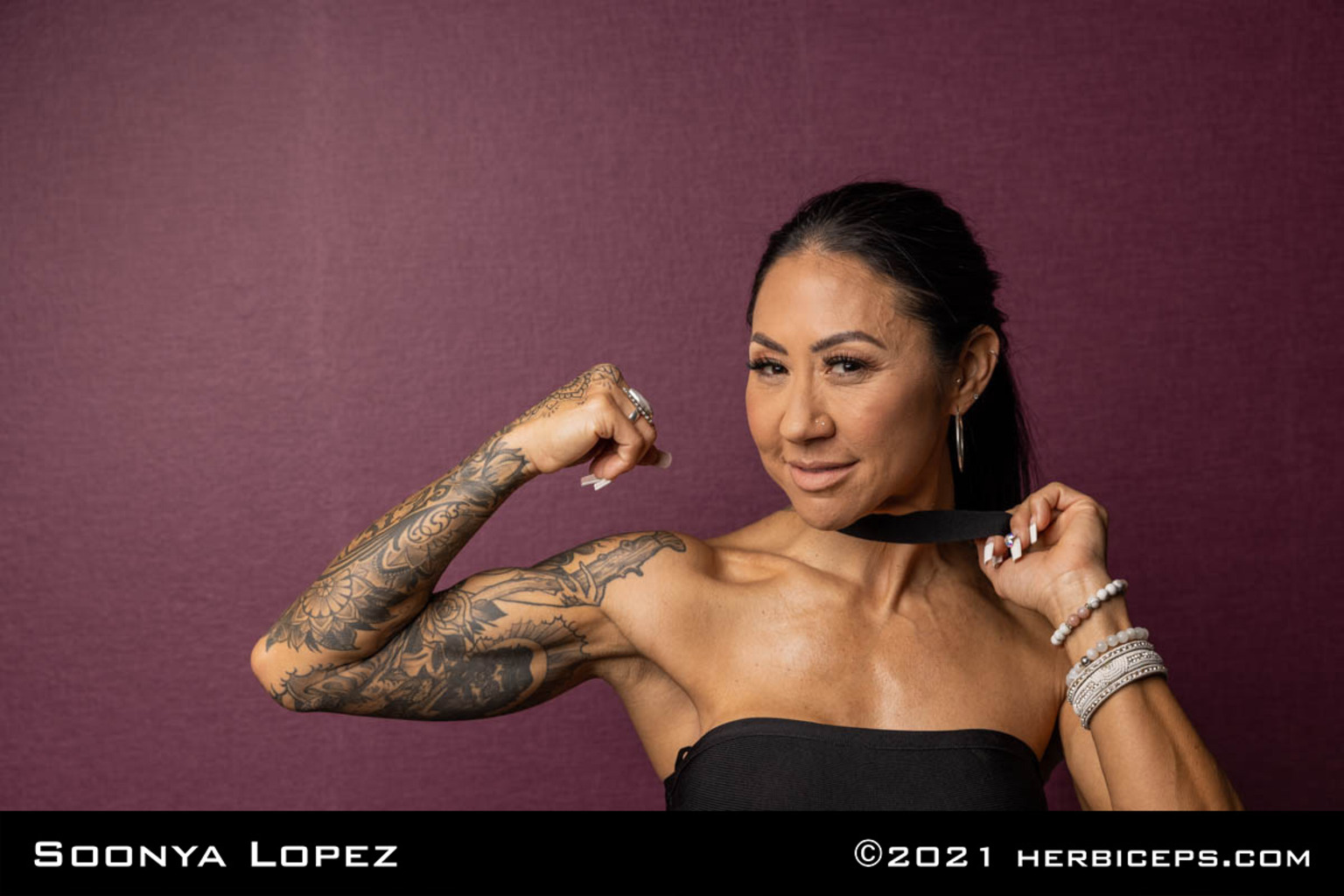 Dressed to Flex - Female Muscle Pictures - HerBiceps+