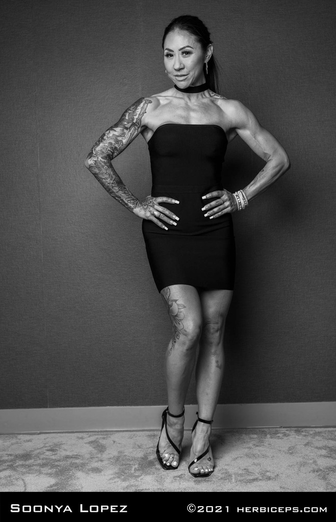 Dressed to Flex - Female Muscle Pictures - HerBiceps+