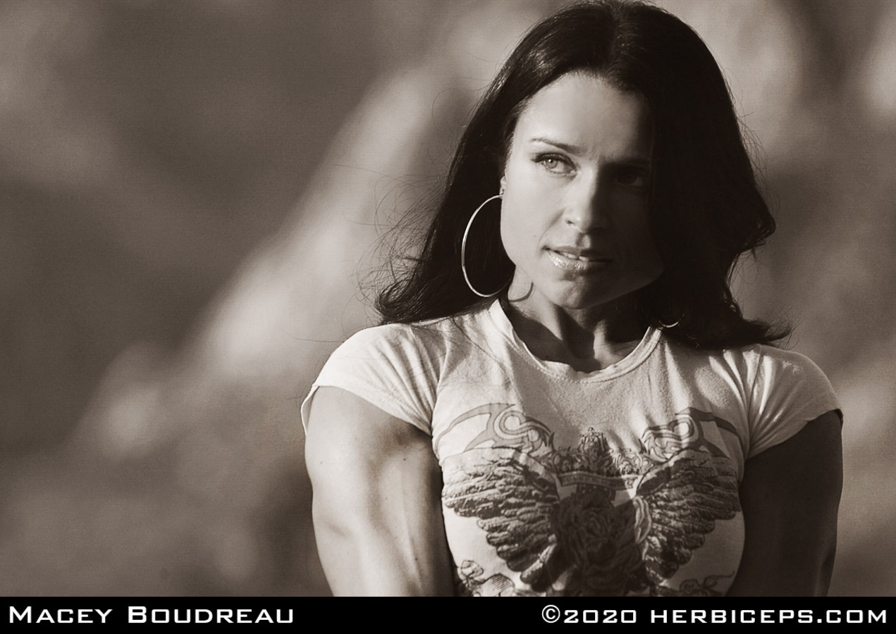 Female Muscle Videos and Photos - HerBiceps