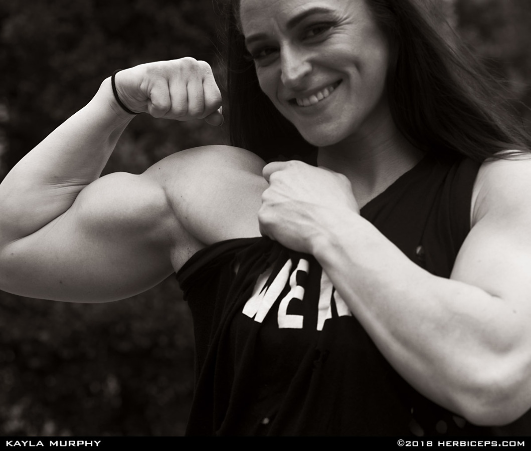 Female Muscle Videos and Photos - HerBiceps