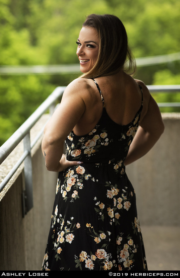 Female Muscle Videos and Photos - HerBiceps