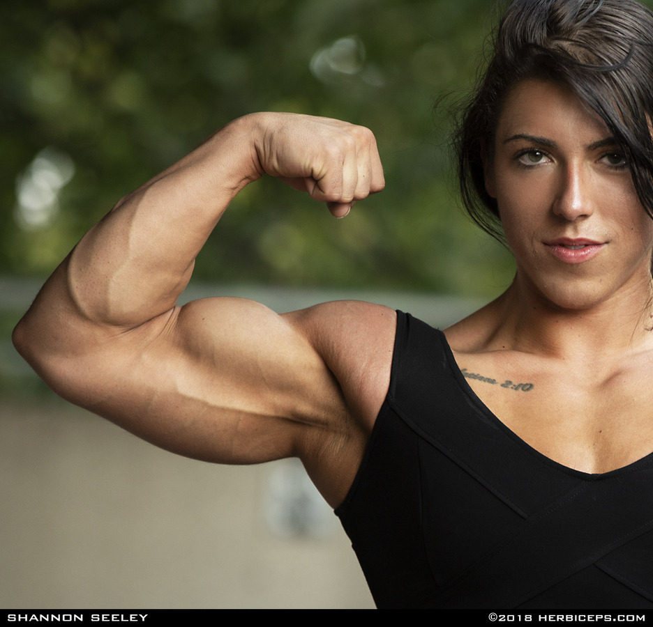 Female Muscle Videos and Photos - HerBiceps