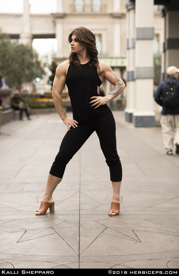 Female Muscle Videos and Photos - HerBiceps