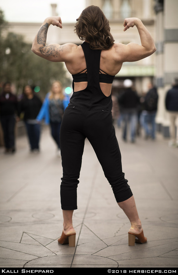 Female Muscle Videos and Photos - HerBiceps
