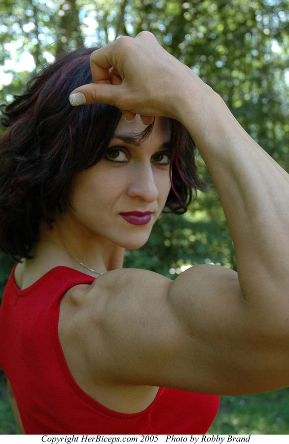 Female Muscle Videos and Photos - HerBiceps