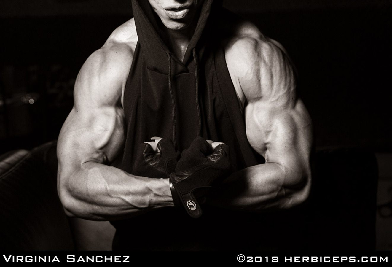 Female Muscle Videos and Photos - HerBiceps