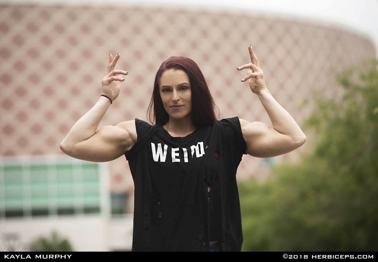 Female Muscle Videos and Photos - HerBiceps