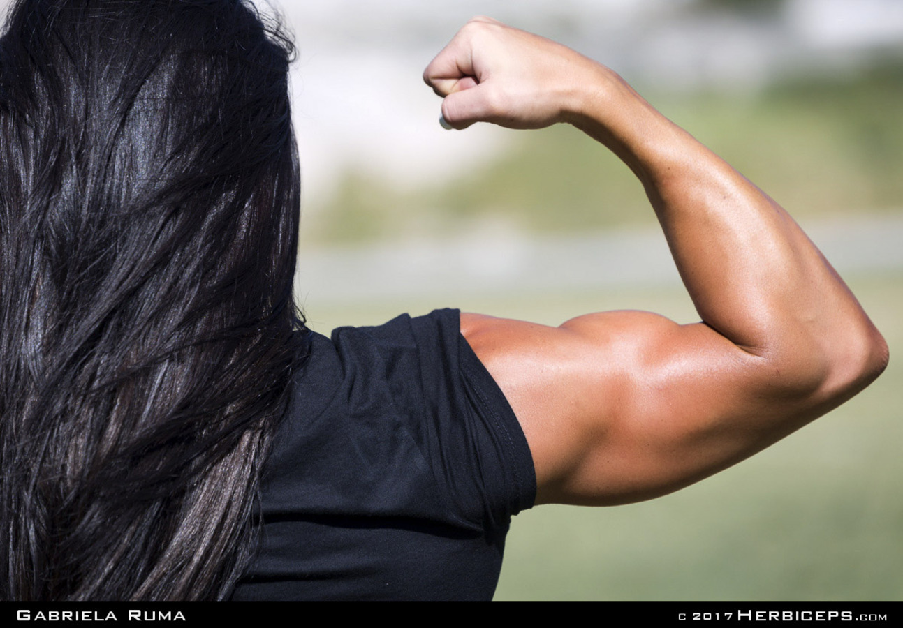 Female Muscle Videos and Photos - HerBiceps