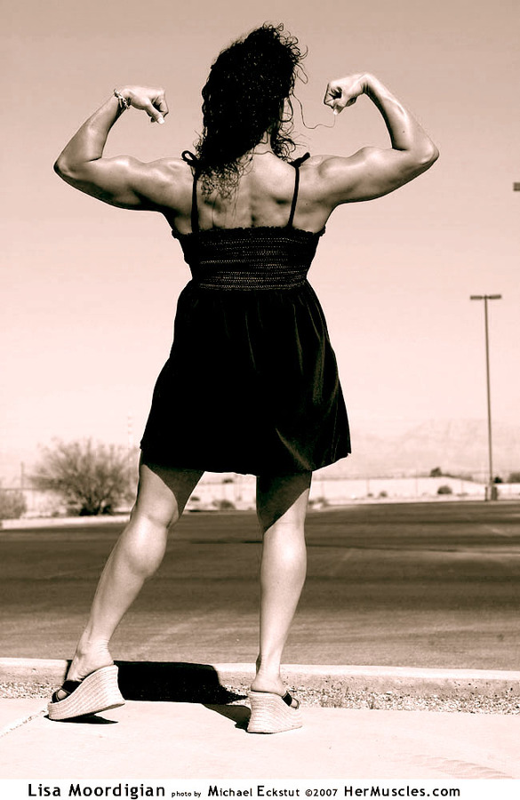 Female Muscle Videos and Photos - HerBiceps