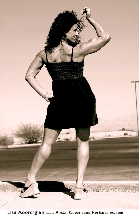 Female Muscle Videos and Photos - HerBiceps