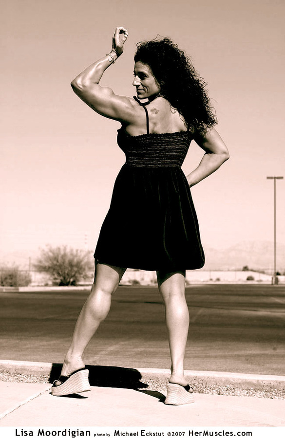 Female Muscle Videos and Photos - HerBiceps
