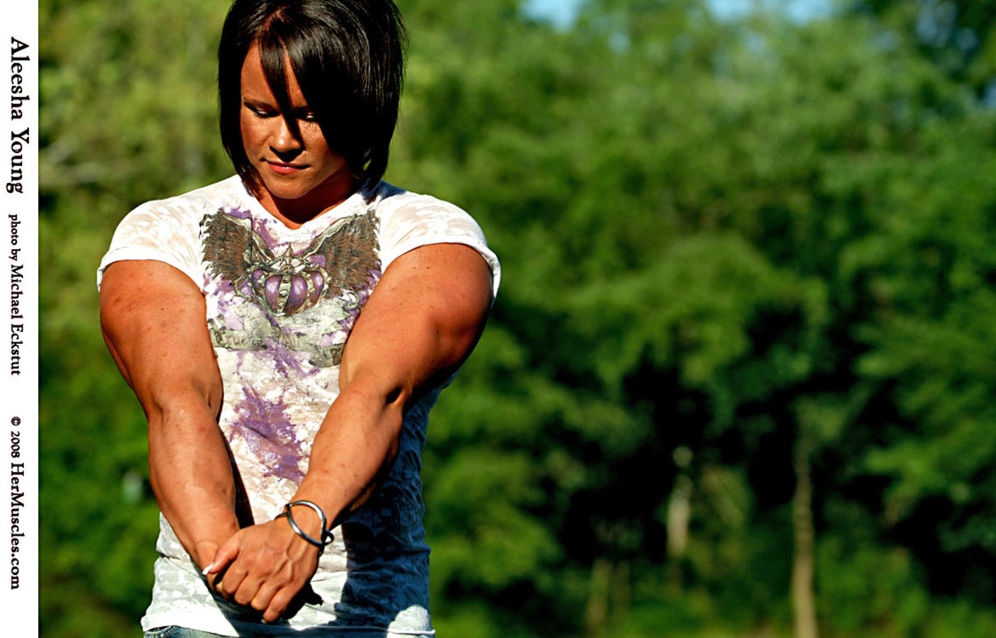 Female Muscle Videos and Photos - HerBiceps