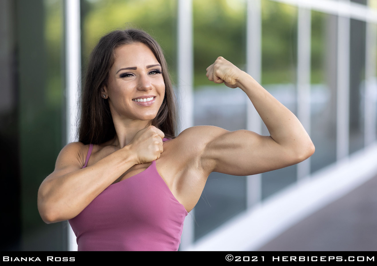 Female Muscle Videos and Photos - HerBiceps