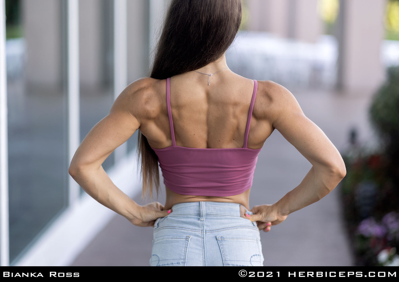 Female Muscle Videos and Photos - HerBiceps