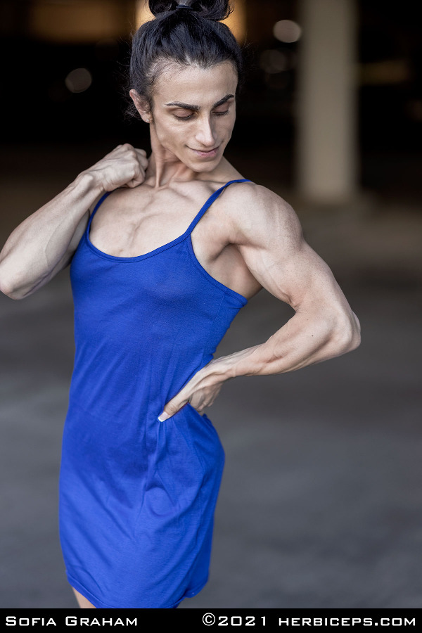 Female Muscle Videos and Photos - HerBiceps