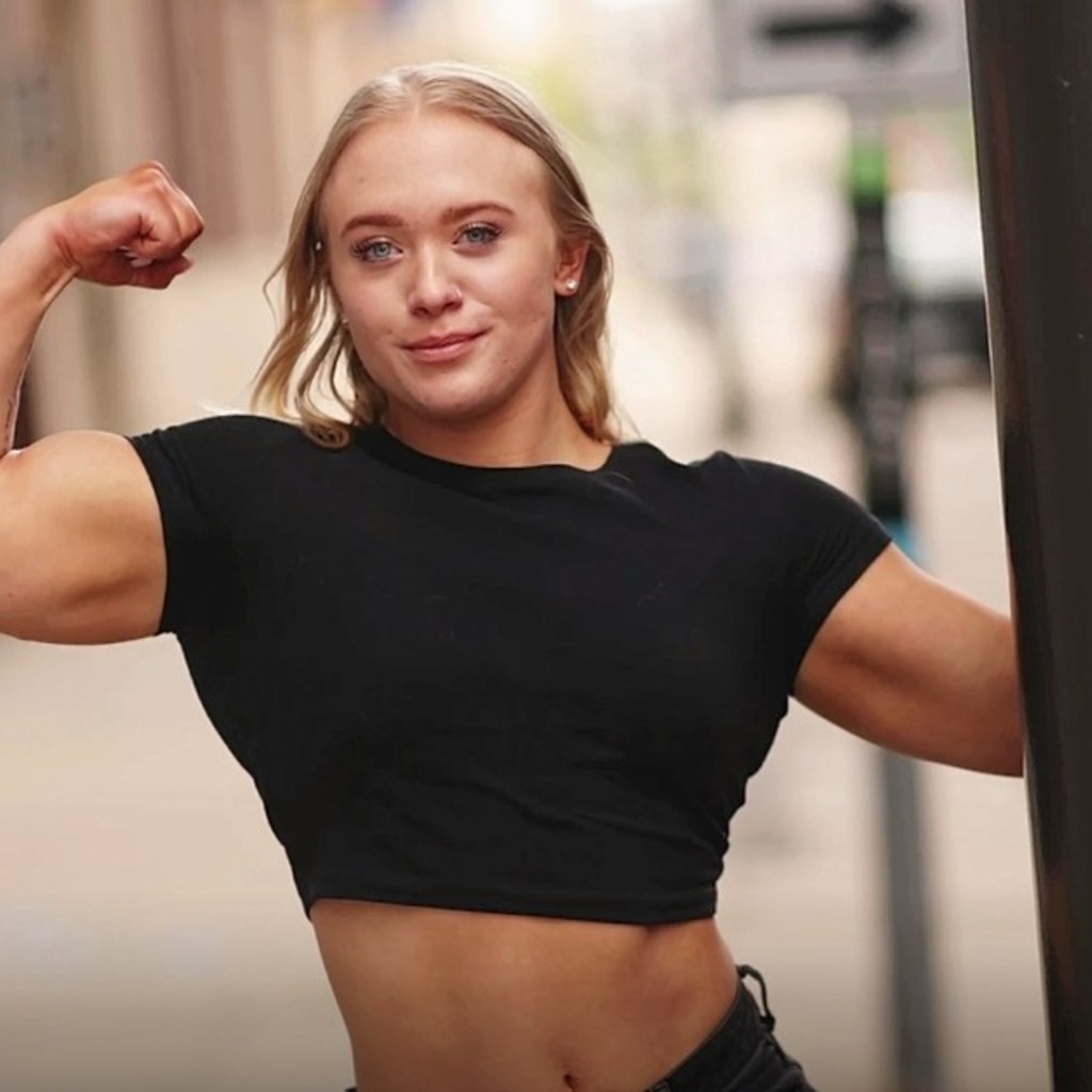 Female Muscle Videos and Photos - HerBiceps
