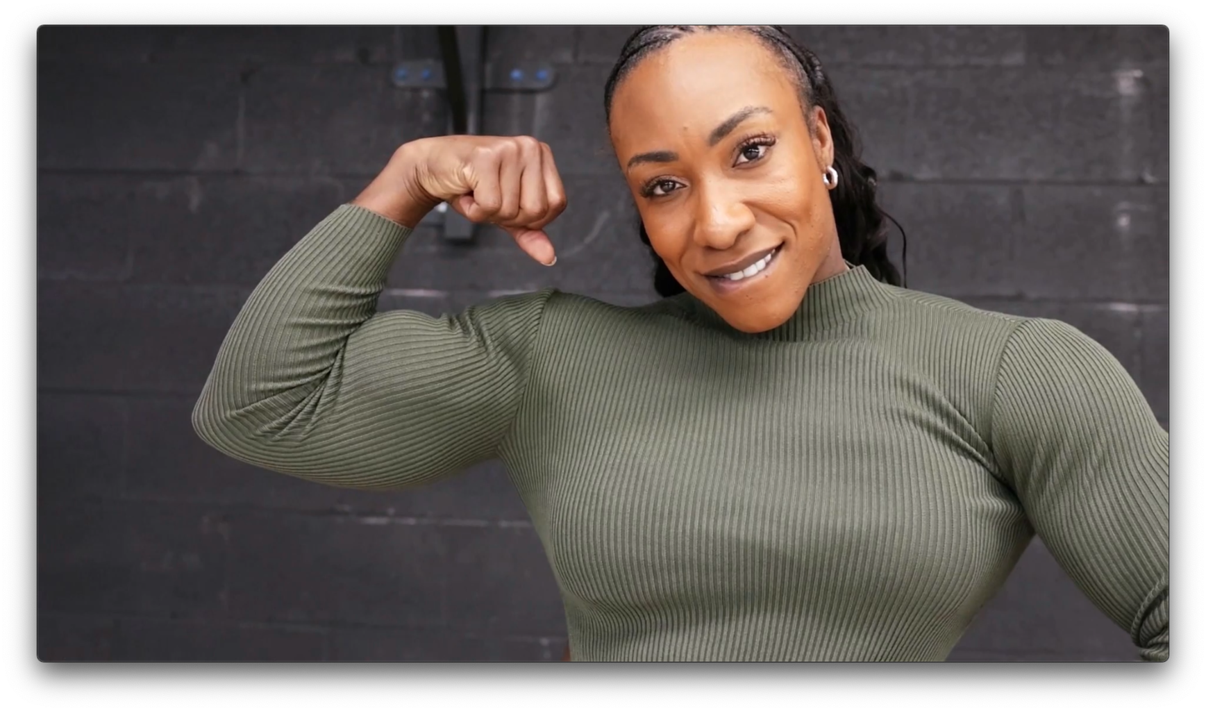 Bursting Out, Sheena Washington - Female Muscle Videos - HerBiceps+